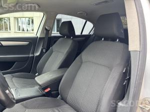 Grey Volkswagen Passat B7 2011 in Valmiera, with an engine capacity of 1.60 L and mileage of 311 thousand km for 2550 €, photo 15 on AUTOMOTO.COM.LV