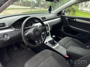 Grey Volkswagen Passat B7 2011 in Valmiera, with an engine capacity of 1.60 L and mileage of 311 thousand km for 2550 €, photo 16 on AUTOMOTO.COM.LV