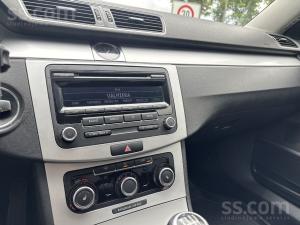 Grey Volkswagen Passat B7 2011 in Valmiera, with an engine capacity of 1.60 L and mileage of 311 thousand km for 2550 €, photo 17 on AUTOMOTO.COM.LV