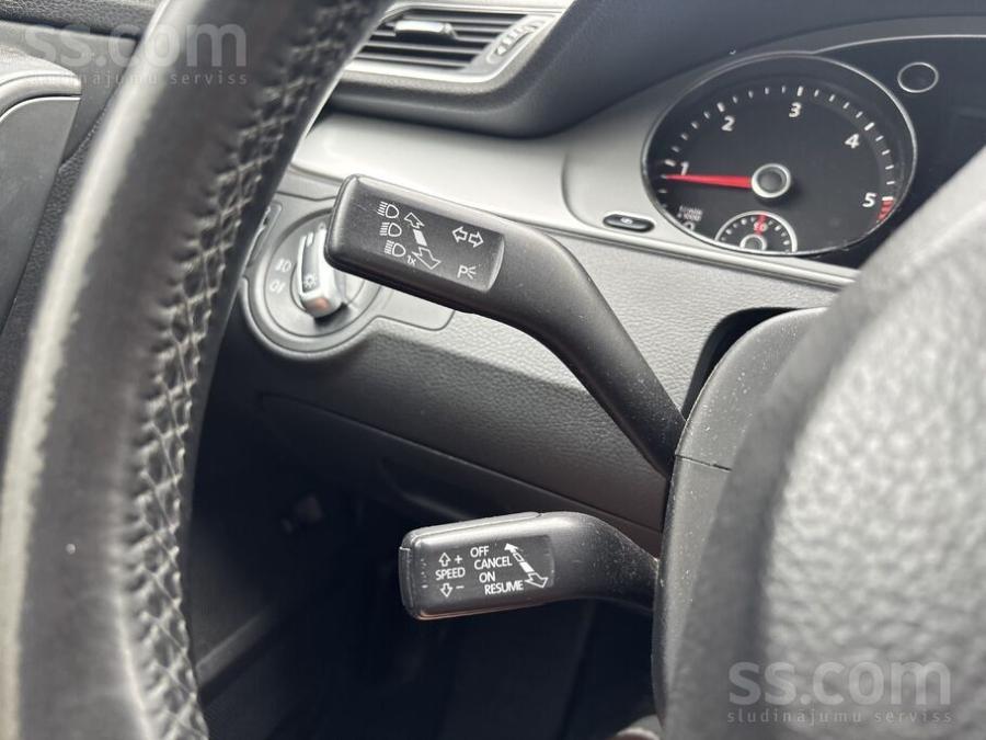 Grey Volkswagen Passat B7 2011 in Valmiera, with an engine capacity of 1.60 L and mileage of 311 thousand km for 2550 €, photo 19 on AUTOMOTO.COM.LV