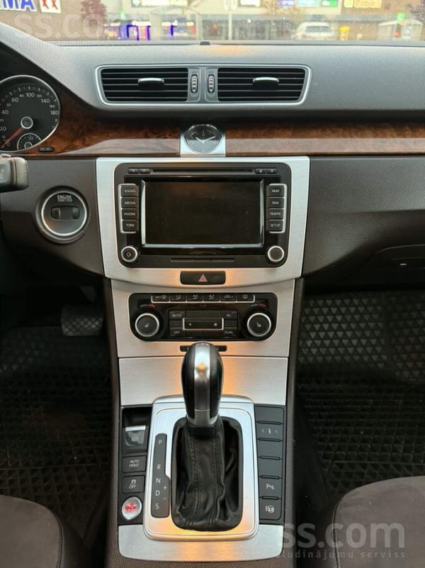 Pelēks Volkswagen Passat B7 2011 Rīga, ar dzinēja tilpumu 2.00 L un nobraukumu 229 tūkst. km par 5900 €, foto 10 vietnē AUTOMOTO.COM.LV