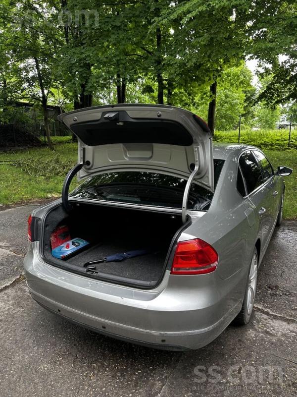 Grey Volkswagen Passat B7 2012 in Riga, with an engine capacity of 2.00 L and mileage of 221 thousand km for 5200 €, photo 5 on AUTOMOTO.COM.LV