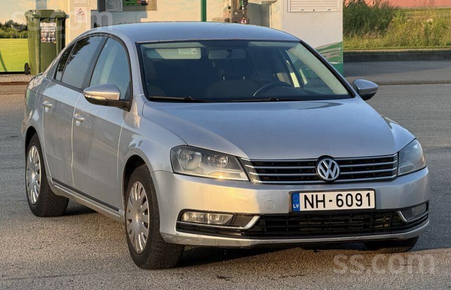 Grey Volkswagen Passat B7 2012 in Valmiera, with an engine capacity of 1.60 L and mileage of 320 thousand km for 3250 €, photo 3 on AUTOMOTO.COM.LV