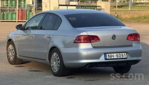 Grey Volkswagen Passat B7 2012 in Valmiera, with an engine capacity of 1.60 L and mileage of 320 thousand km for 3250 €, photo 5 on AUTOMOTO.COM.LV
