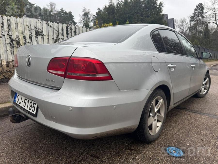 Pelēks Volkswagen Passat B7 2013 Rīga, ar dzinēja tilpumu 2.00 L un nobraukumu 299 tūkst. km par 4590 €, foto 4 vietnē AUTOMOTO.COM.LV