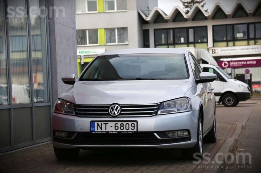 Grey Volkswagen Passat B7 2013 in Riga, with an engine capacity of 2.00 L and mileage of 335 thousand km for 3995 €, photo 1 on AUTOMOTO.COM.LV