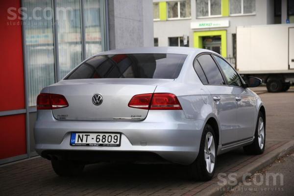 Grey Volkswagen Passat B7 2013 in Riga, with an engine capacity of 2.00 L and mileage of 335 thousand km for 3995 €, photo 5 on AUTOMOTO.COM.LV