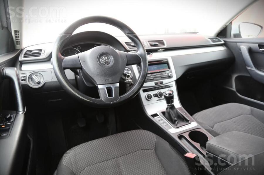 Grey Volkswagen Passat B7 2013 in Riga, with an engine capacity of 2.00 L and mileage of 335 thousand km for 3995 €, photo 8 on AUTOMOTO.COM.LV