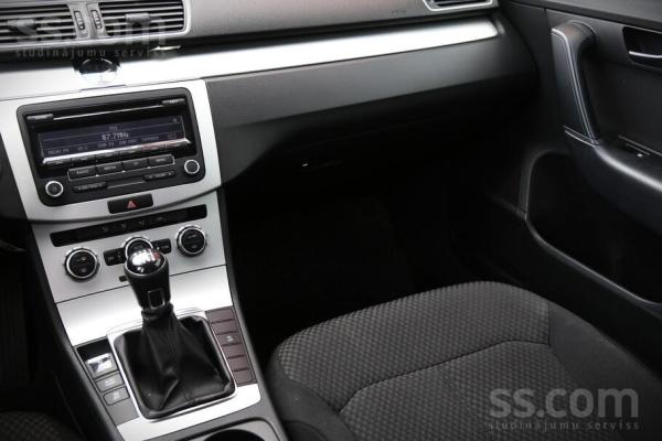 Grey Volkswagen Passat B7 2013 in Riga, with an engine capacity of 2.00 L and mileage of 335 thousand km for 3495 €, photo 8 on AUTOMOTO.COM.LV