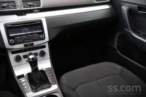 Pelēks Volkswagen Passat B7 2013 Rīga, ar dzinēja tilpumu 2.00 L un nobraukumu 335 tūkst. km par 3495 €, foto 9 vietnē AUTOMOTO.COM.LV