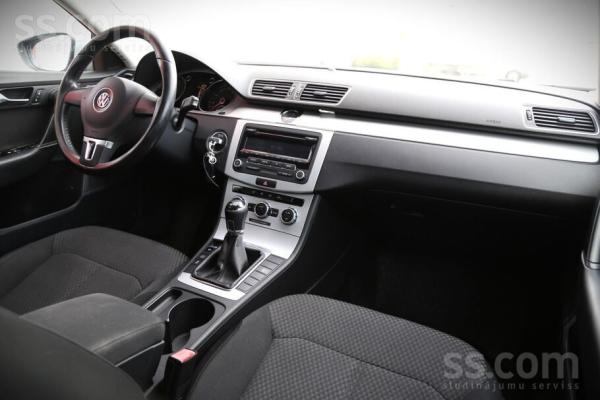 Grey Volkswagen Passat B7 2013 in Riga, with an engine capacity of 2.00 L and mileage of 335 thousand km for 3495 €, photo 9 on AUTOMOTO.COM.LV