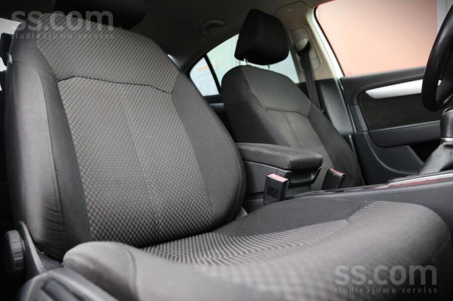 Pelēks Volkswagen Passat B7 2013 Rīga, ar dzinēja tilpumu 2.00 L un nobraukumu 335 tūkst. km par 3495 €, foto 13 vietnē AUTOMOTO.COM.LV