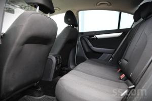 Pelēks Volkswagen Passat B7 2013 Rīga, ar dzinēja tilpumu 2.00 L un nobraukumu 335 tūkst. km par 3495 €, foto 14 vietnē AUTOMOTO.COM.LV