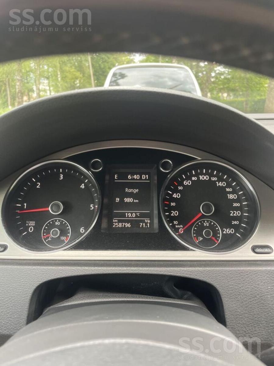 Pelēks Volkswagen Passat B7 2013 Rīga, ar dzinēja tilpumu 2.00 L un nobraukumu 259 tūkst. km par 5300 €, foto 10 vietnē AUTOMOTO.COM.LV