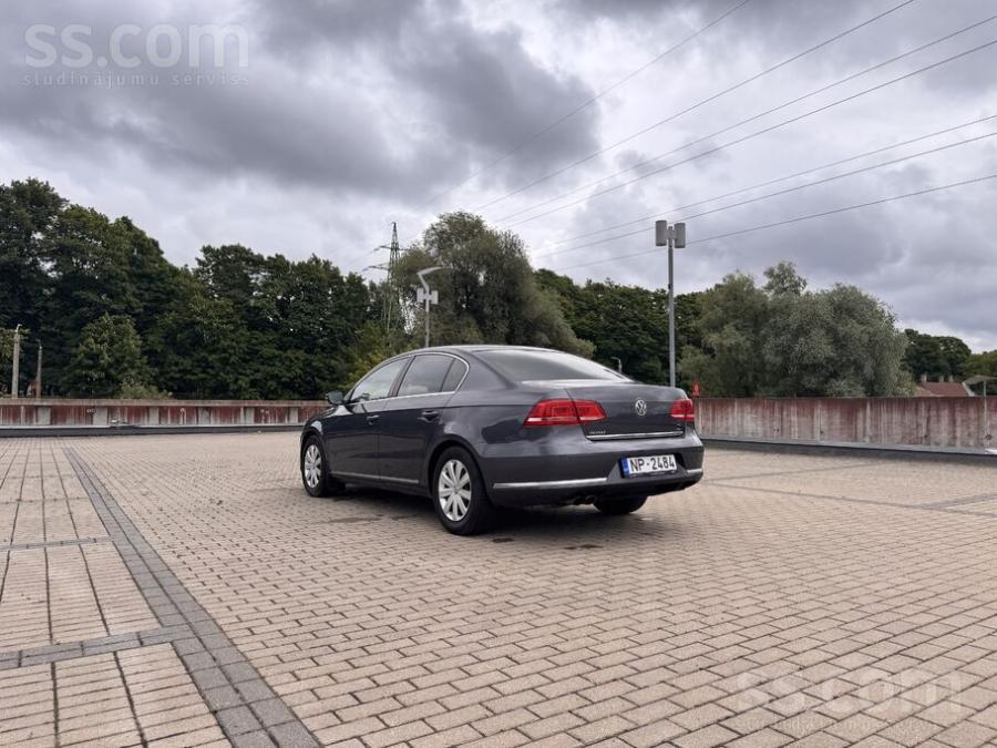 Grey Volkswagen Passat B7 2014 in Riga, with an engine capacity of 1.40 L and mileage of 212 thousand km for 4995 €, photo 5 on AUTOMOTO.COM.LV