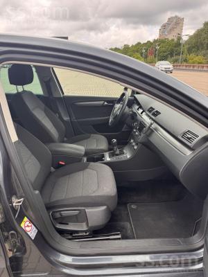 Grey Volkswagen Passat B7 2014 in Riga, with an engine capacity of 1.40 L and mileage of 212 thousand km for 4995 €, photo 10 on AUTOMOTO.COM.LV