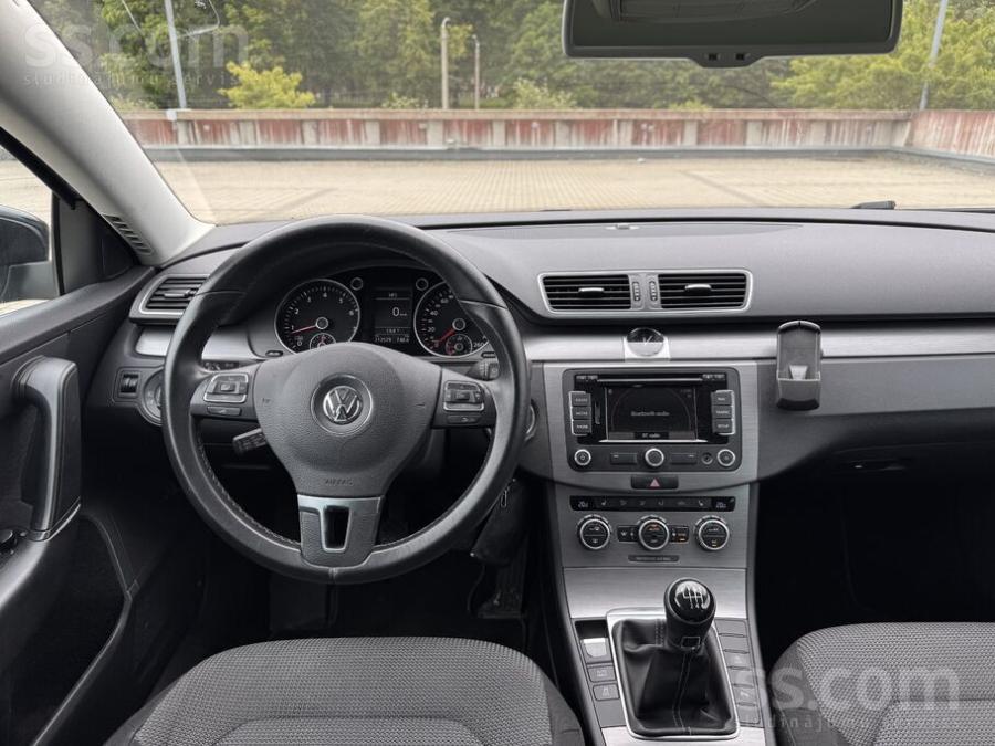 Grey Volkswagen Passat B7 2014 in Riga, with an engine capacity of 1.40 L and mileage of 212 thousand km for 4995 €, photo 15 on AUTOMOTO.COM.LV