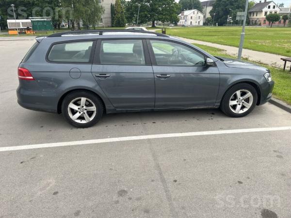 Grey Volkswagen Passat B7 2014 in Riga, with an engine capacity of 1.60 L and mileage of 329 thousand km for 3250 €, photo 3 on AUTOMOTO.COM.LV