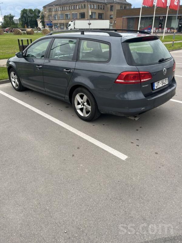 Grey Volkswagen Passat B7 2014 in Riga, with an engine capacity of 1.60 L and mileage of 329 thousand km for 3250 €, photo 4 on AUTOMOTO.COM.LV