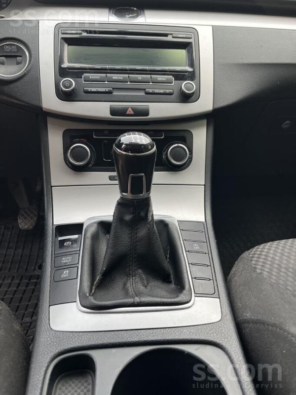 Grey Volkswagen Passat B7 2014 in Riga, with an engine capacity of 1.60 L and mileage of 329 thousand km for 3250 €, photo 8 on AUTOMOTO.COM.LV