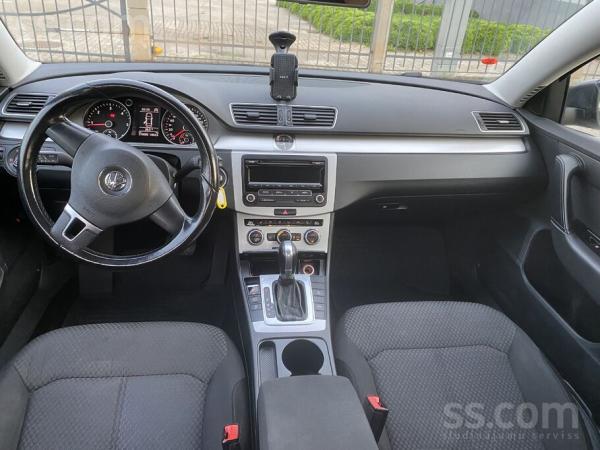 Grey Volkswagen Passat B7 2014 in Riga, with an engine capacity of 2.00 L and mileage of 211 thousand km for 5350 €, photo 2 on AUTOMOTO.COM.LV
