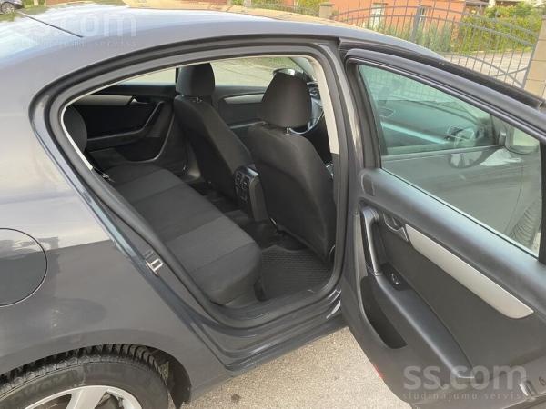 Pelēks Volkswagen Passat B7 2014 Rīga, ar dzinēja tilpumu 2.00 L un nobraukumu 211 tūkst. km par 5350 €, foto 9 vietnē AUTOMOTO.COM.LV