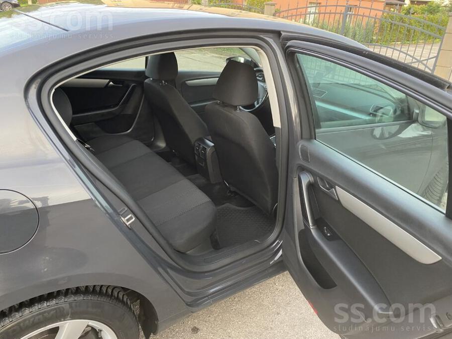 Pelēks Volkswagen Passat B7 2014 Rīga, ar dzinēja tilpumu 2.00 L un nobraukumu 211 tūkst. km par 5350 €, foto 10 vietnē AUTOMOTO.COM.LV