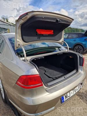 Grey Volkswagen Passat B7 2014 in Riga, with an engine capacity of 1.40 L and mileage of 212 thousand km for 5190 €, photo 4 on AUTOMOTO.COM.LV