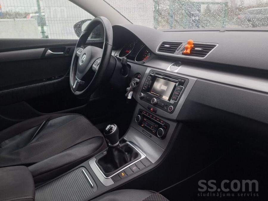 Pelēks Volkswagen Passat B7 2011 Cēsis, ar dzinēja tilpumu 2.00 L un nobraukumu 241 tūkst. km par 6900 €, foto 12 vietnē AUTOMOTO.COM.LV