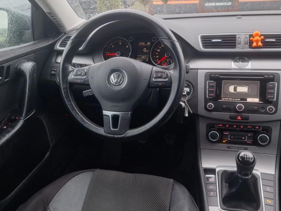 Grey Volkswagen Passat B7 2011 in Cesis, with an engine capacity of 2.00 L and mileage of 241 thousand km for 7000 €, photo 2 on AUTOMOTO.COM.LV