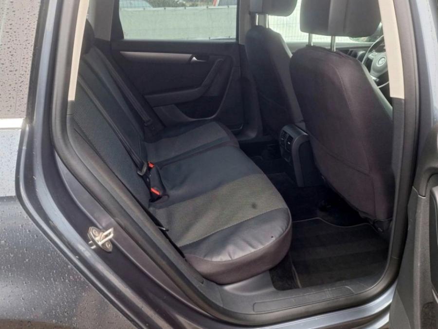 Grey Volkswagen Passat B7 2011 in Cesis, with an engine capacity of 2.00 L and mileage of 241 thousand km for 7000 €, photo 14 on AUTOMOTO.COM.LV