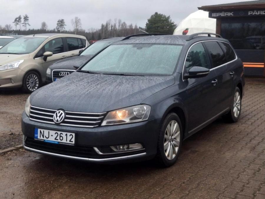 Grey Volkswagen Passat B7 2011 in Cesis, with an engine capacity of 2.00 L and mileage of 241 thousand km for 7000 €, photo 15 on AUTOMOTO.COM.LV