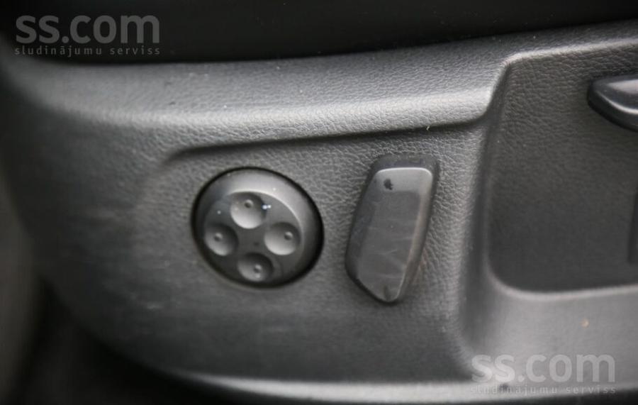 Pelēks Volkswagen Passat B7 2011 Rīga, ar dzinēja tilpumu 2.00 L un nobraukumu 423 tūkst. km par 4495 €, foto 15 vietnē AUTOMOTO.COM.LV
