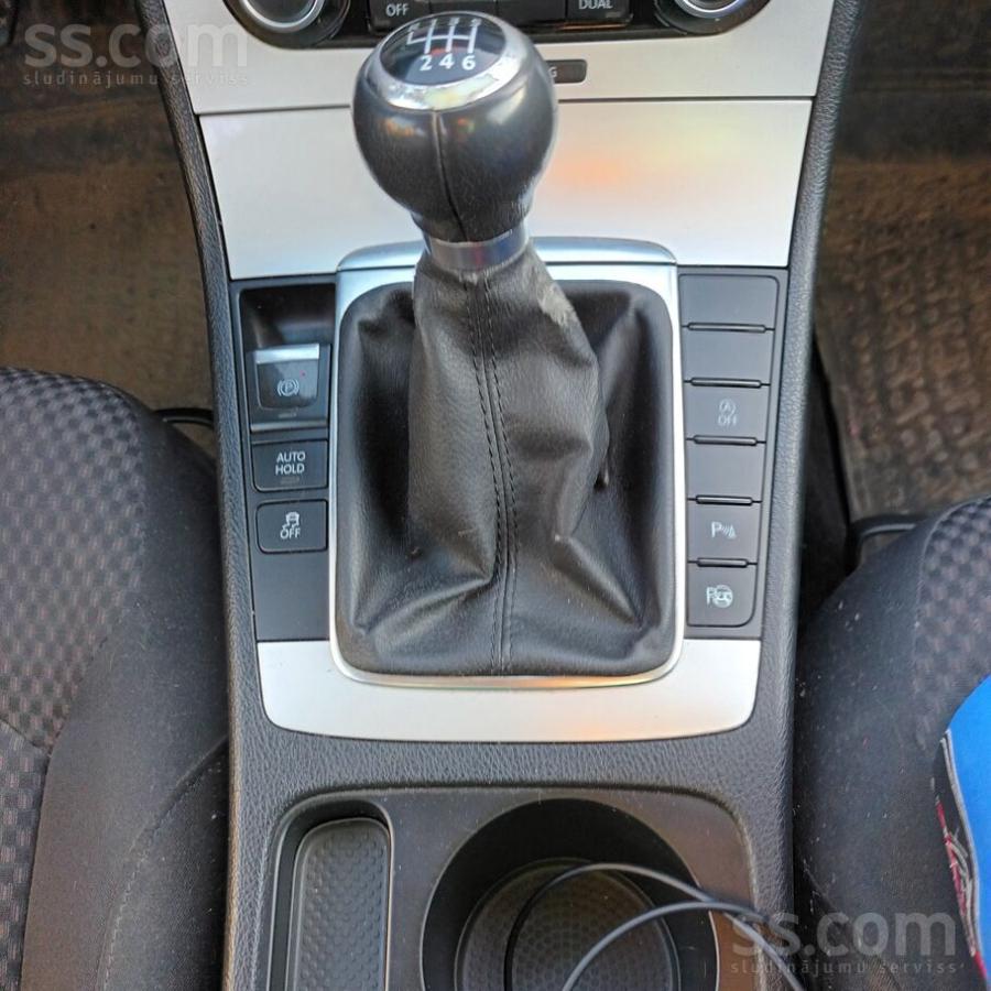 Pelēks Volkswagen Passat B7 2011 Talsi, ar dzinēja tilpumu 2.00 L un nobraukumu 300 tūkst. km par 2850 €, foto 6 vietnē AUTOMOTO.COM.LV