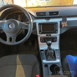 Pelēks Volkswagen Passat B7 2011 Talsi, ar dzinēja tilpumu 2.00 L un nobraukumu 300 tūkst. km par 2850 €, foto 7 vietnē AUTOMOTO.COM.LV