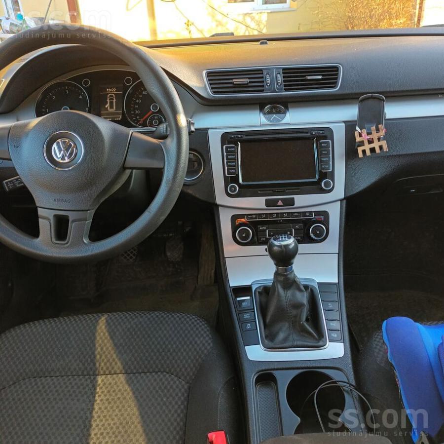 Pelēks Volkswagen Passat B7 2011 Talsi, ar dzinēja tilpumu 2.00 L un nobraukumu 300 tūkst. km par 2850 €, foto 7 vietnē AUTOMOTO.COM.LV