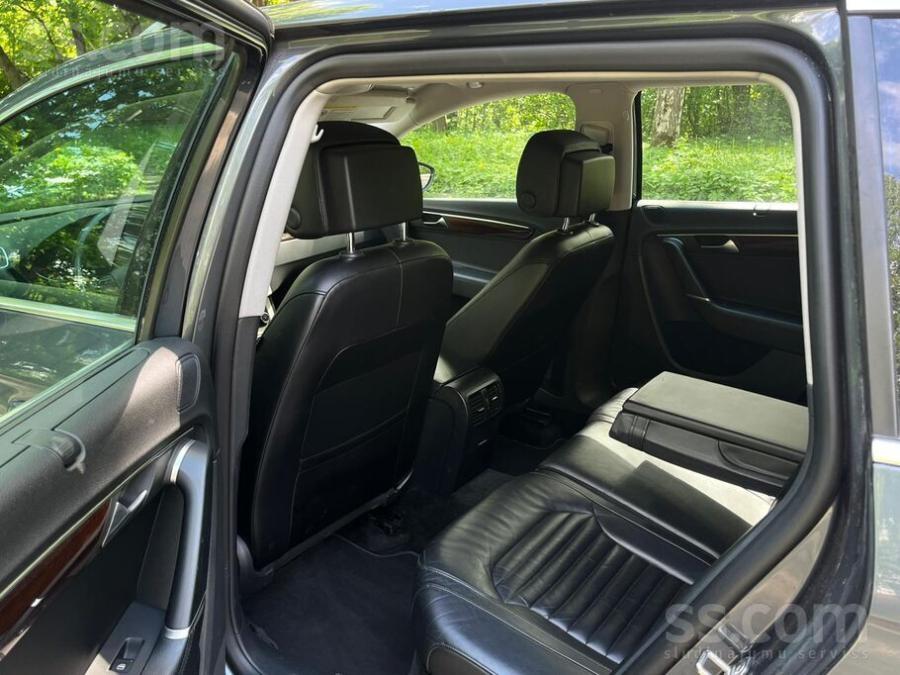 Pelēks Volkswagen Passat B7 2011 Rīga, ar dzinēja tilpumu 2.00 L un nobraukumu 0 tūkst. km par 3399 €, foto 24 vietnē AUTOMOTO.COM.LV