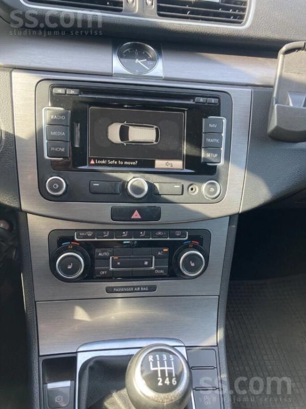 Grey Volkswagen Passat B7 2011 in Riga, with an engine capacity of 1.60 L and mileage of 206 thousand km for 6200 €, photo 10 on AUTOMOTO.COM.LV