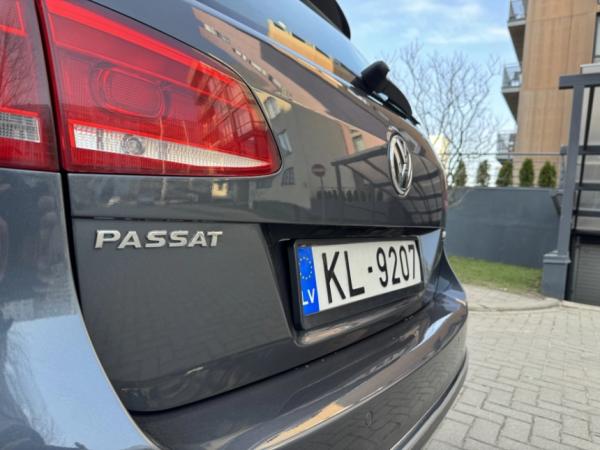Grey Volkswagen Passat B7 2011 in Riga, with an engine capacity of 2.00 L and mileage of 293 thousand km for 4490 €, photo 5 on AUTOMOTO.COM.LV