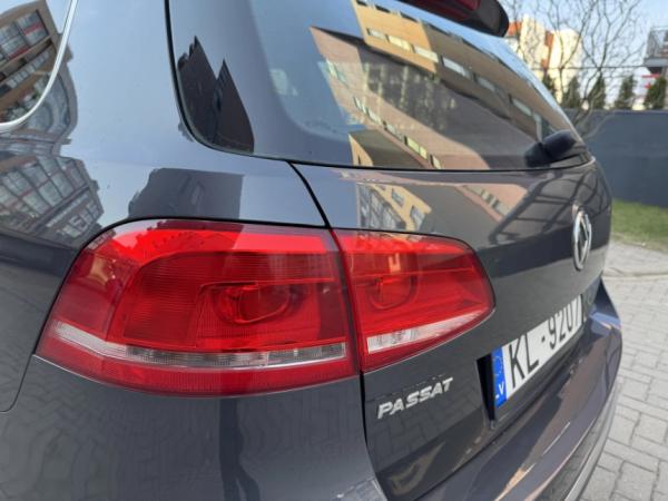 Grey Volkswagen Passat B7 2011 in Riga, with an engine capacity of 2.00 L and mileage of 293 thousand km for 4490 €, photo 6 on AUTOMOTO.COM.LV