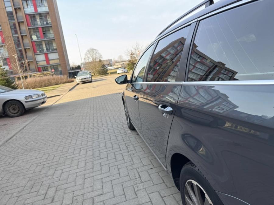 Pelēks Volkswagen Passat B7 2011 Rīga, ar dzinēja tilpumu 2.00 L un nobraukumu 293 tūkst. km par 4490 €, foto 13 vietnē AUTOMOTO.COM.LV