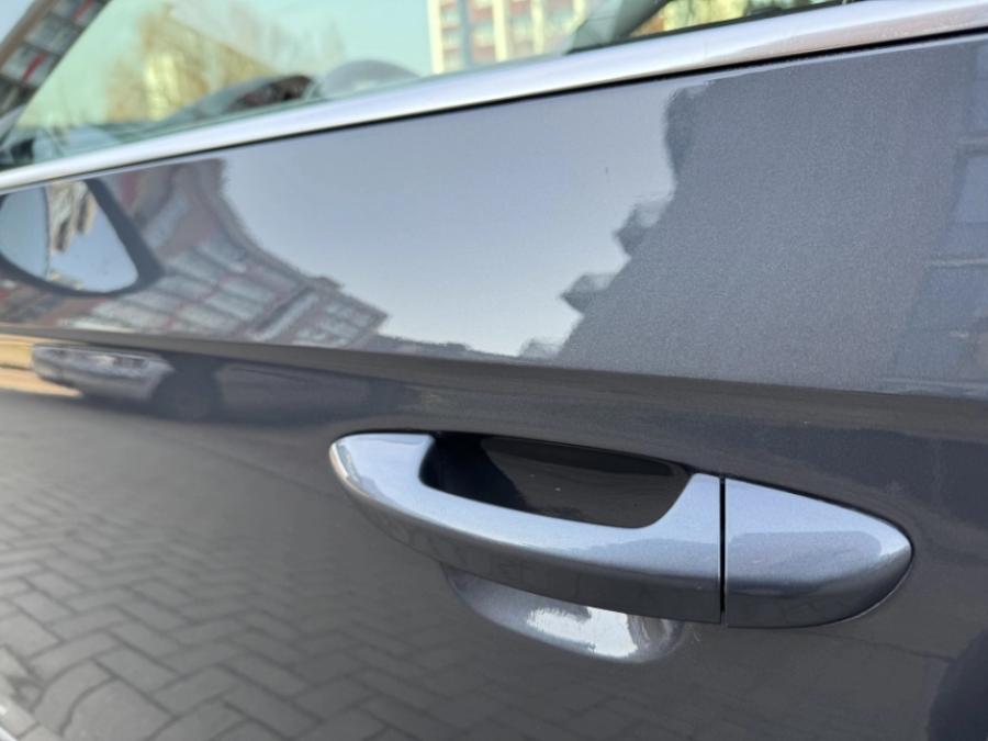 Pelēks Volkswagen Passat B7 2011 Rīga, ar dzinēja tilpumu 2.00 L un nobraukumu 293 tūkst. km par 4490 €, foto 15 vietnē AUTOMOTO.COM.LV