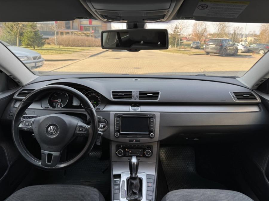 Pelēks Volkswagen Passat B7 2011 Rīga, ar dzinēja tilpumu 2.00 L un nobraukumu 293 tūkst. km par 4490 €, foto 20 vietnē AUTOMOTO.COM.LV