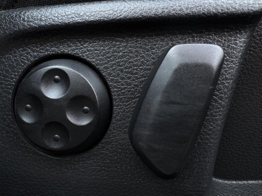 Pelēks Volkswagen Passat B7 2011 Rīga, ar dzinēja tilpumu 2.00 L un nobraukumu 293 tūkst. km par 4490 €, foto 21 vietnē AUTOMOTO.COM.LV