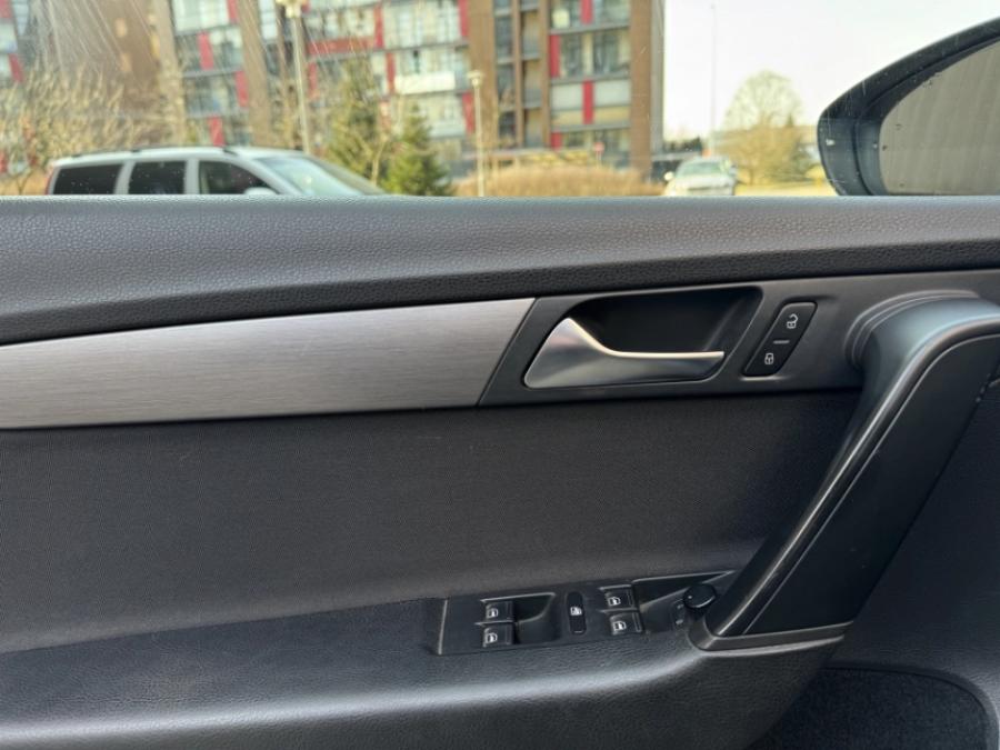 Pelēks Volkswagen Passat B7 2011 Rīga, ar dzinēja tilpumu 2.00 L un nobraukumu 293 tūkst. km par 4490 €, foto 22 vietnē AUTOMOTO.COM.LV