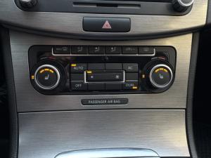 Pelēks Volkswagen Passat B7 2011 Rīga, ar dzinēja tilpumu 2.00 L un nobraukumu 293 tūkst. km par 4490 €, foto 25 vietnē AUTOMOTO.COM.LV