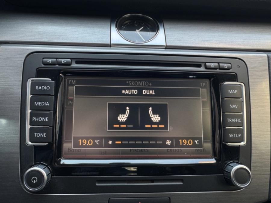 Pelēks Volkswagen Passat B7 2011 Rīga, ar dzinēja tilpumu 2.00 L un nobraukumu 293 tūkst. km par 4490 €, foto 26 vietnē AUTOMOTO.COM.LV