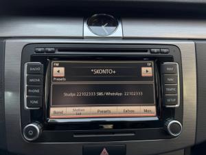 Pelēks Volkswagen Passat B7 2011 Rīga, ar dzinēja tilpumu 2.00 L un nobraukumu 293 tūkst. km par 4490 €, foto 27 vietnē AUTOMOTO.COM.LV