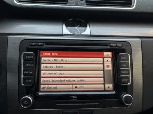 Pelēks Volkswagen Passat B7 2011 Rīga, ar dzinēja tilpumu 2.00 L un nobraukumu 293 tūkst. km par 4490 €, foto 28 vietnē AUTOMOTO.COM.LV