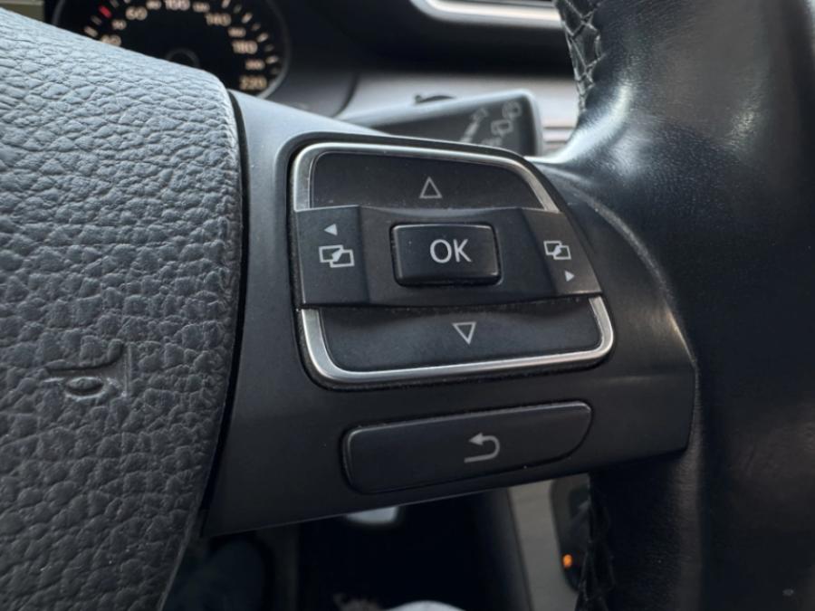Pelēks Volkswagen Passat B7 2011 Rīga, ar dzinēja tilpumu 2.00 L un nobraukumu 293 tūkst. km par 4490 €, foto 32 vietnē AUTOMOTO.COM.LV